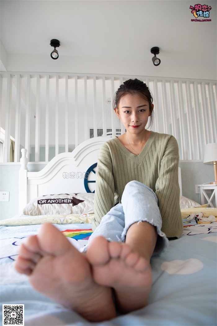 物恋传媒 No.067 日常私拍白色板鞋配白色横纹棉袜 [189P/1V/1.14GB] - 图火火