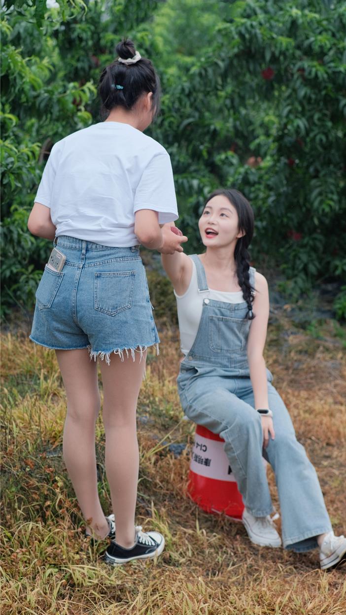 初夏女神 050期 双双、点点~《桃园姐妹》共赴摘桃的美好一天 [172P/1V/6.34G] - 图火火