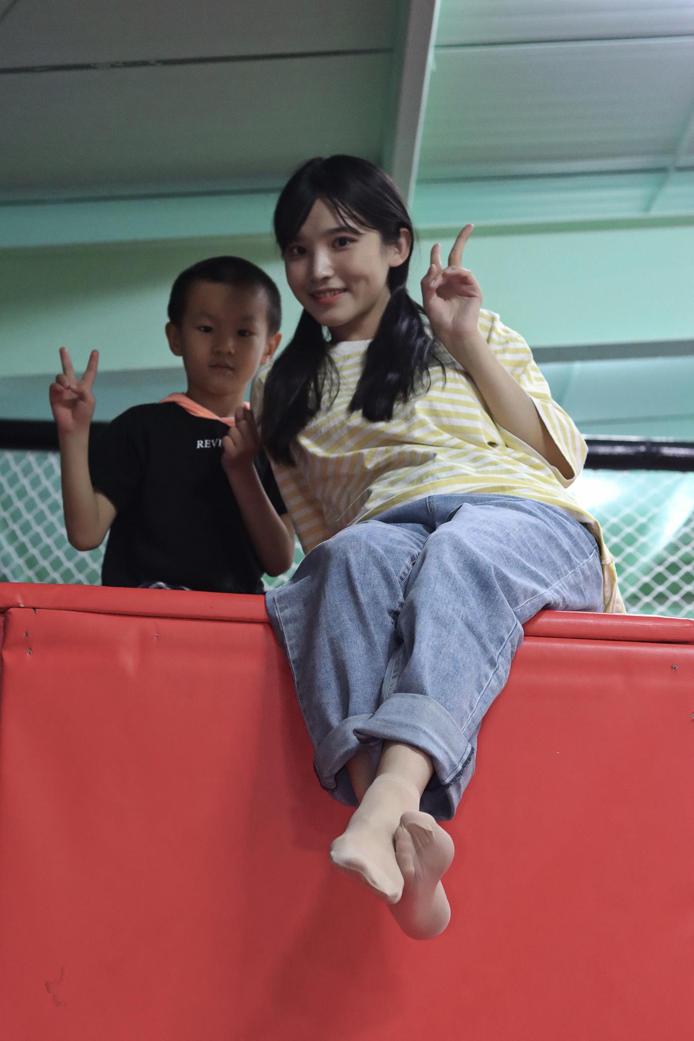 织梦映像 蹦床日记 赤着脚乐园漫步完整版短丝+白棉袜 [300P/1V/8.6G] - 图火火