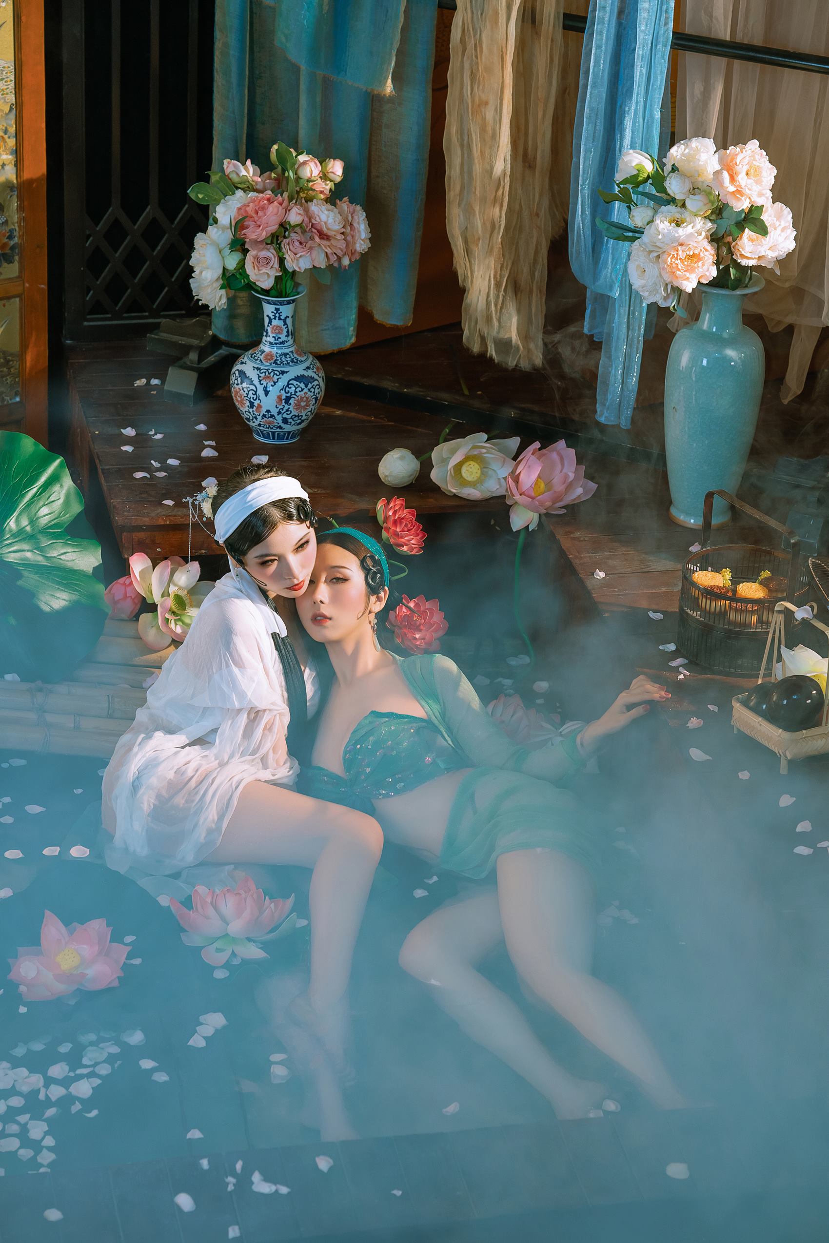 云溪溪 - 奶桃&轩萧学姐 白娘子&青蛇[26P/1V/415MB] - 图火火