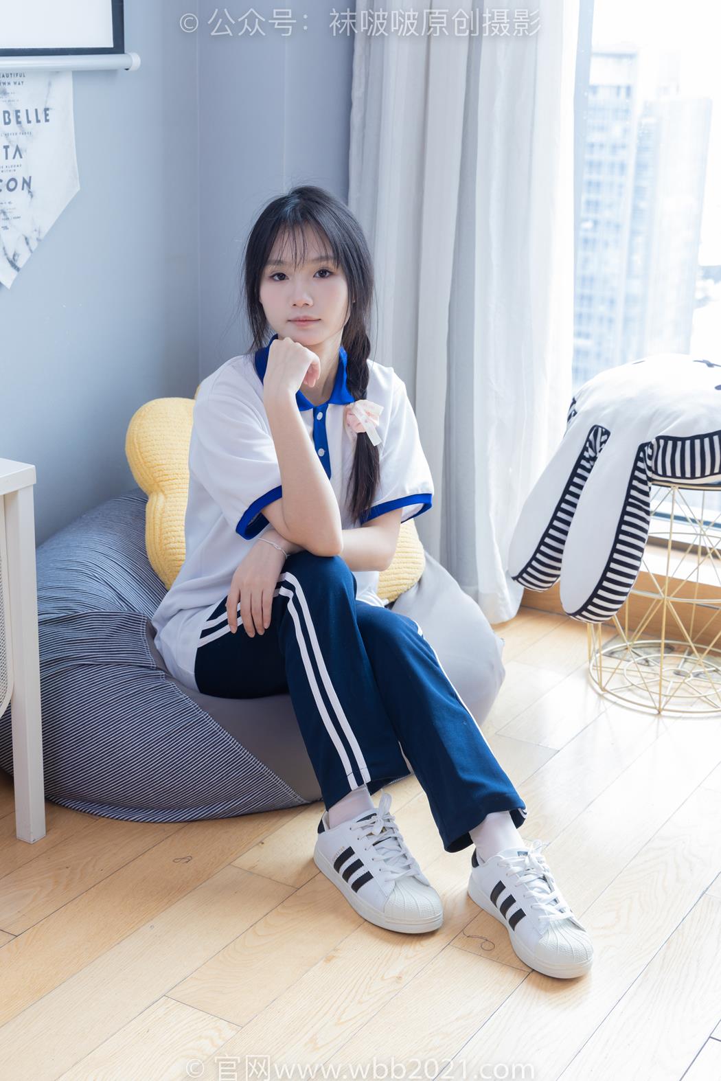 袜啵啵 366期花絮版 甜甜圈学生服三叶草板鞋白丝袜脚[150P/1V/6.13GB] - 图火火