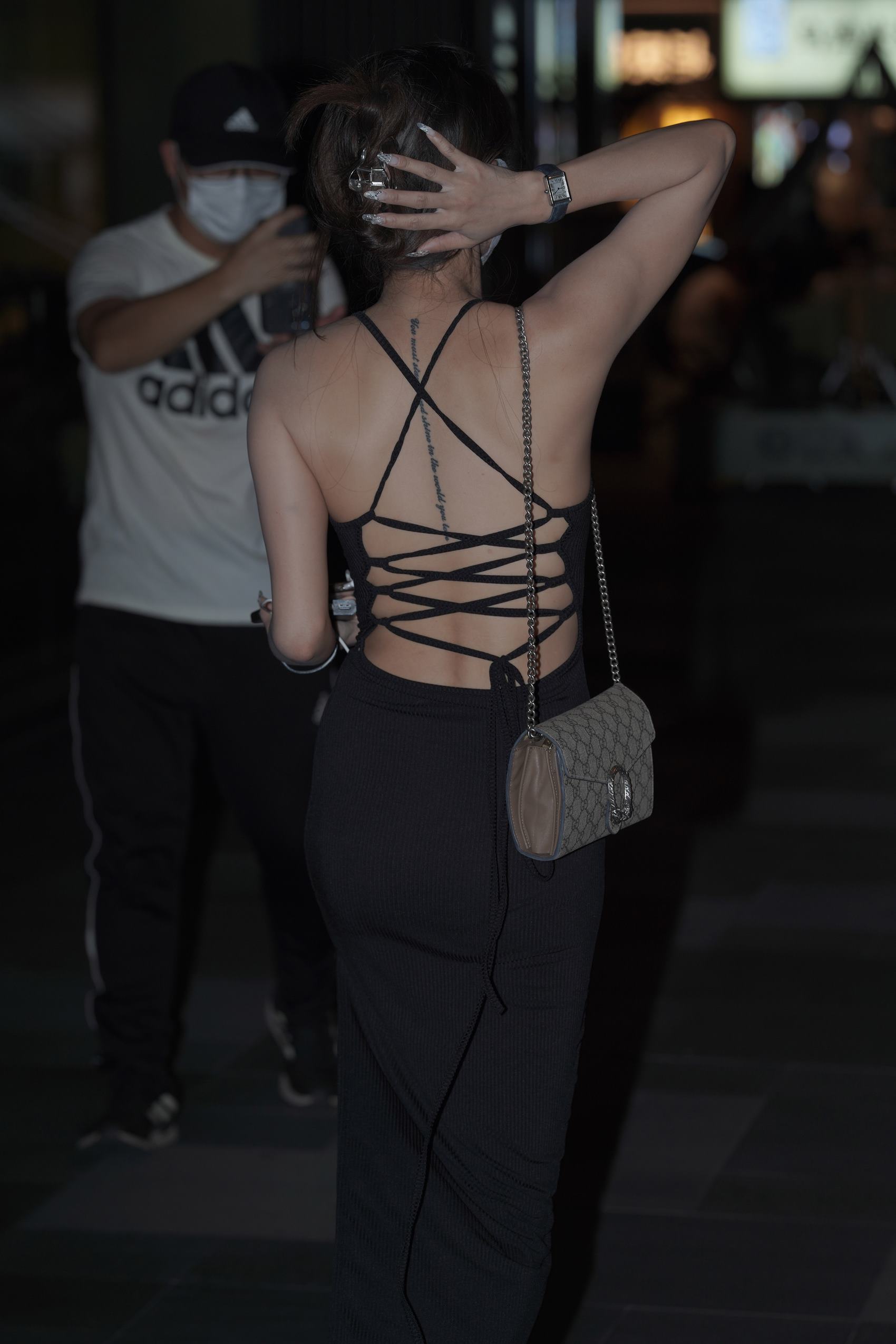 精选街拍作品 NO.2843 大气黑色吊带裙[143P/337MB] - 图火火