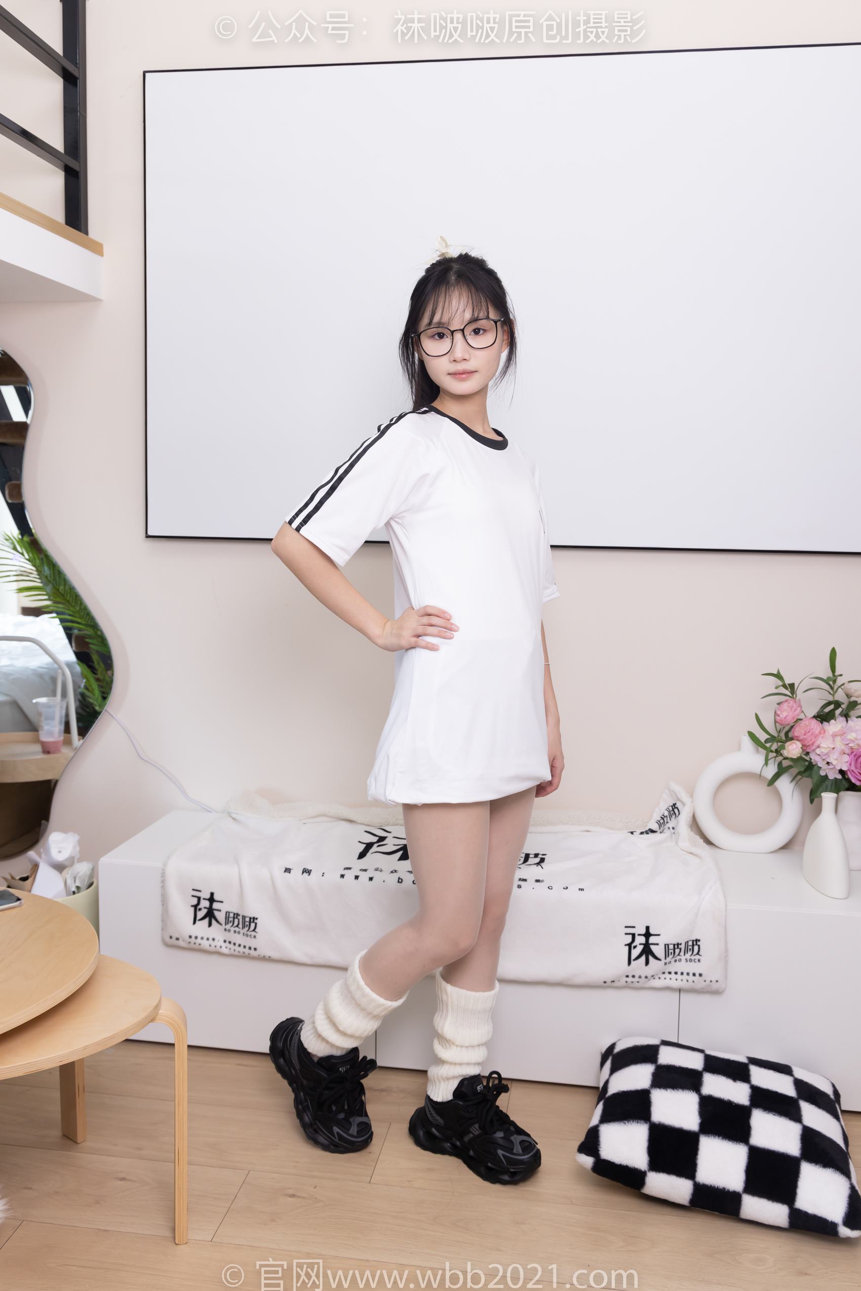 [BoBoSocks袜啵啵]NO.376 甜甜圈-运动鞋、堆堆袜套、白丝[150P/1V/5.54GB] - 图火火