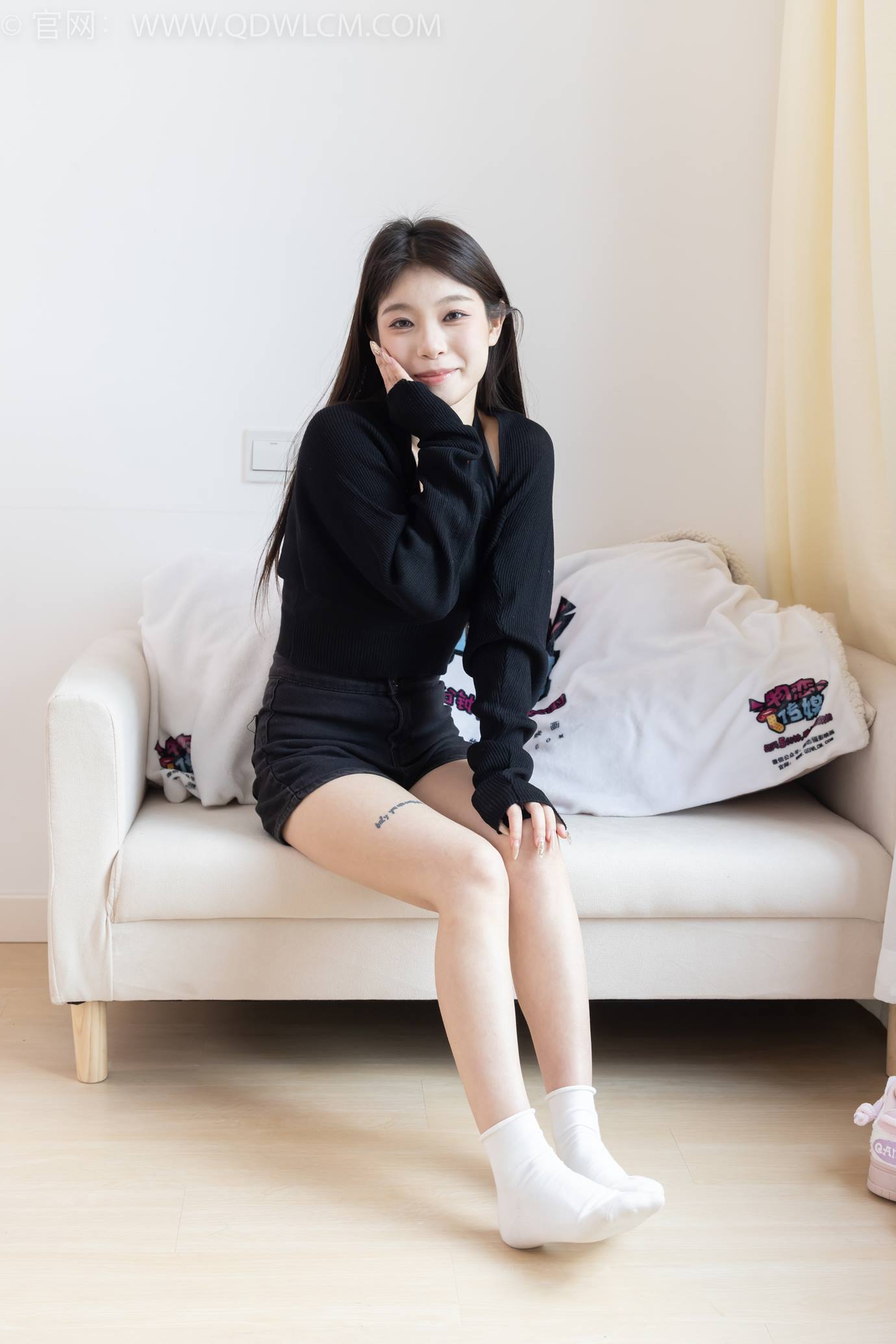 物恋传媒 NO.2286 闪闪-板鞋、两双自然穿脏白棉袜[165P/1V/5.22GB] - 图火火