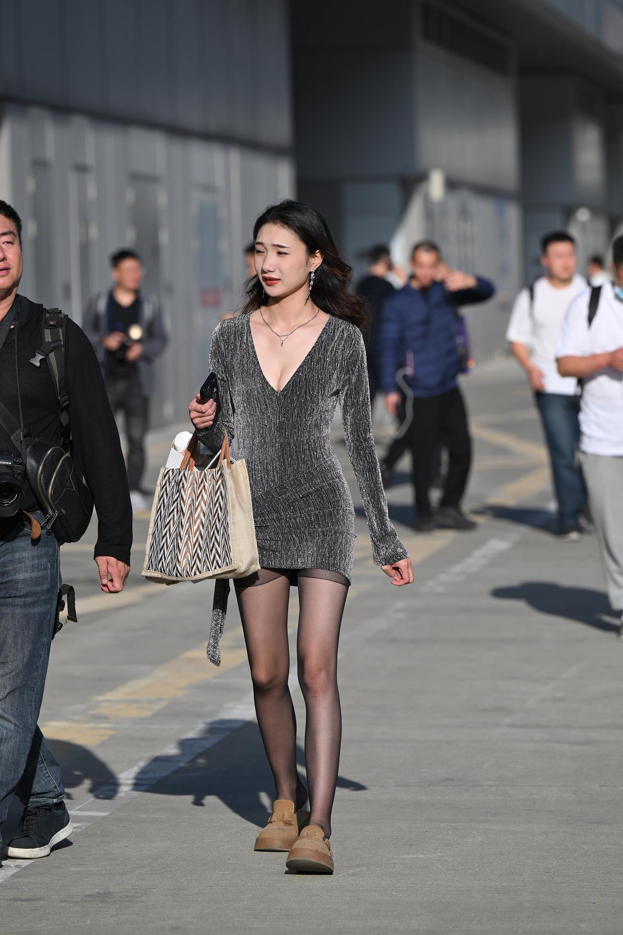 精选街拍作品 NO.5481 迷人修身短裙[74P/224MB] - 图火火