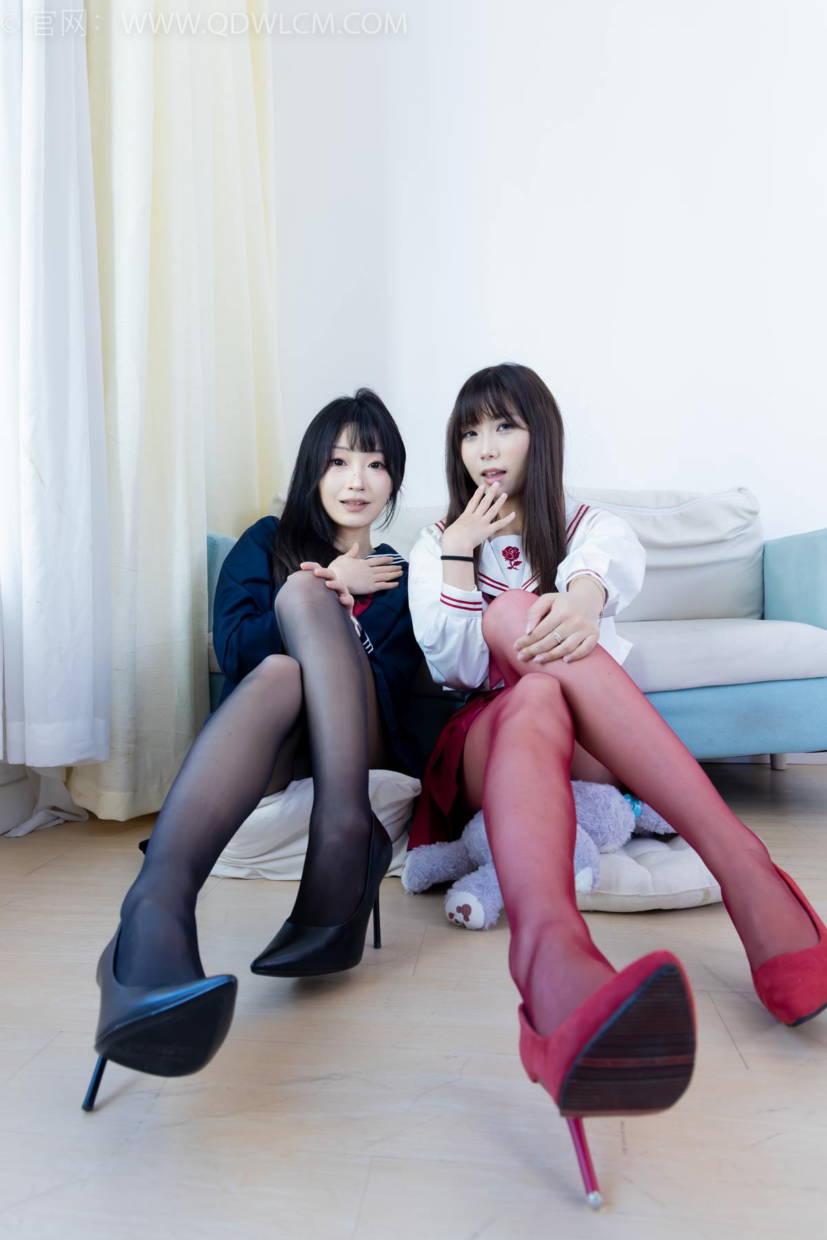 物恋传媒 NO.2352 泡泡嘟嘟-高跟鞋、油亮薄红丝、油亮薄黑丝、jk制服[175P/1V/5.29GB] - 图火火