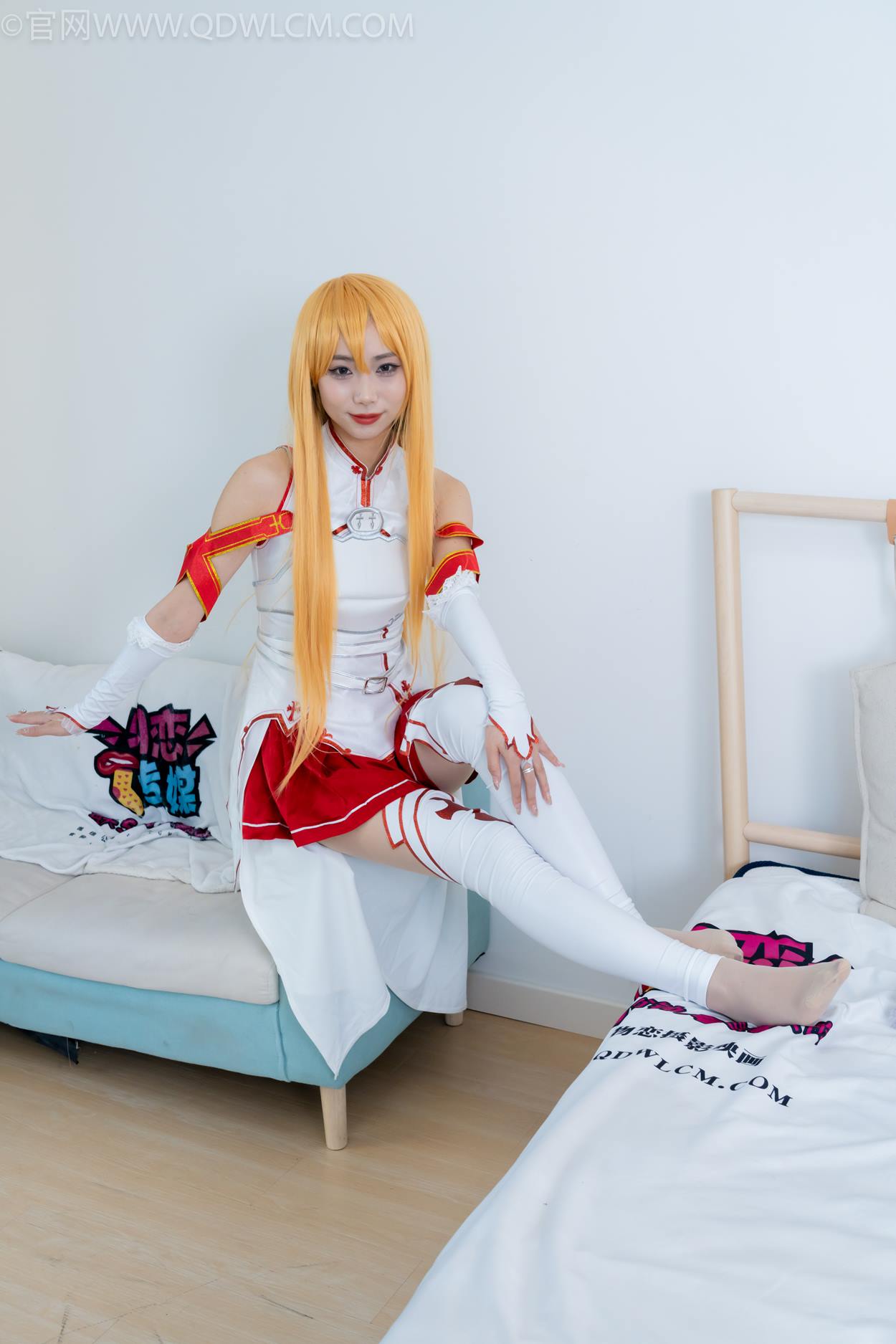 物恋传媒 NO.2340 泡泡-cos亚丝娜、长靴、袜套、薄肉丝[156P/1V/6.37GB] - 图火火