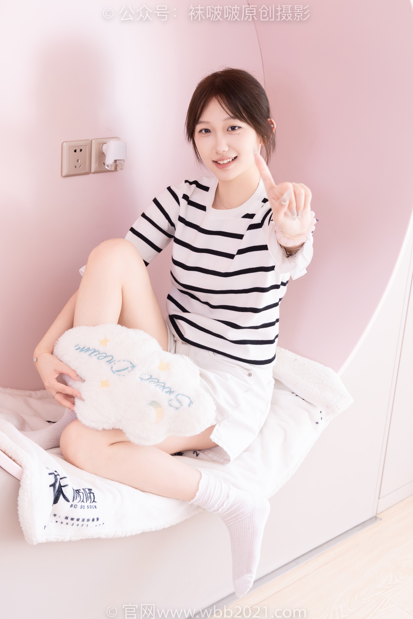 袜啵啵556期花絮版香菜-帆布鞋、白棉袜、裸足[149P/1V/5.76G] - 图火火