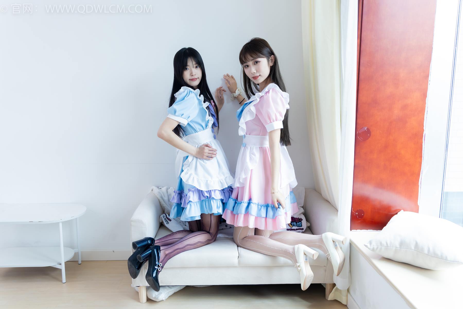 物恋传媒 NO.2400 茯苓&泡泡-高跟鞋、丝袜、互相挠脚心剧情[169P/1V/4.91GB] - 图火火