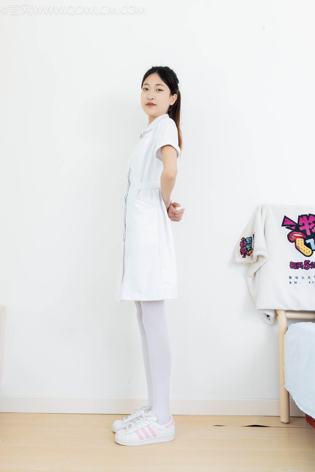 物恋传媒 NO.2450 小夏-板鞋、厚白丝[165P/1V/3.84GB] - 图火火