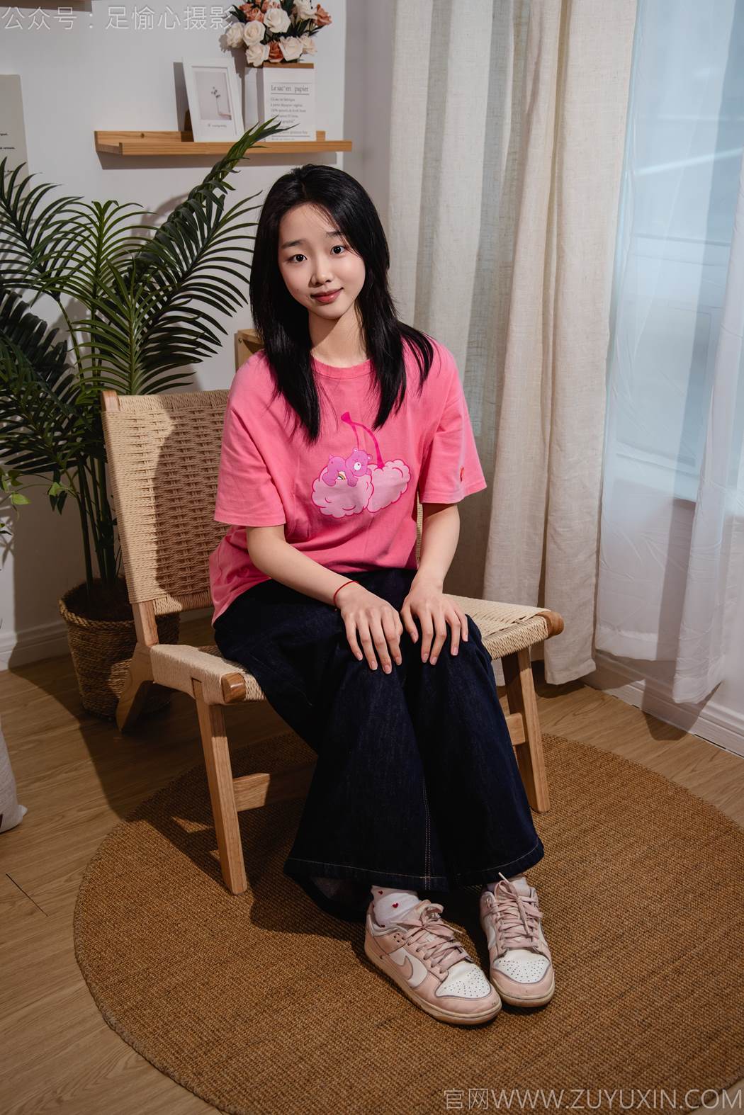 足愉心 NO.018 奶芙（搭配：粉色T恤、牛仔长裤、运动鞋、白色棉袜、裸足）[110P/2V/16.3GB] - 图火火